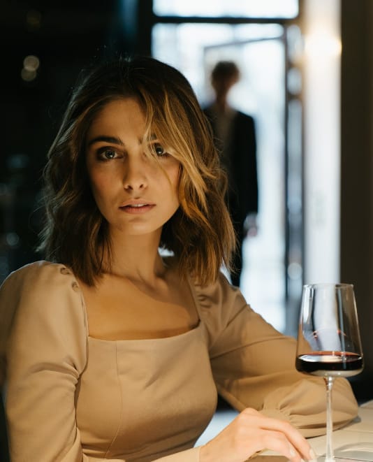 How to let a stranger know you're interested: 12 easy ways - Loopward